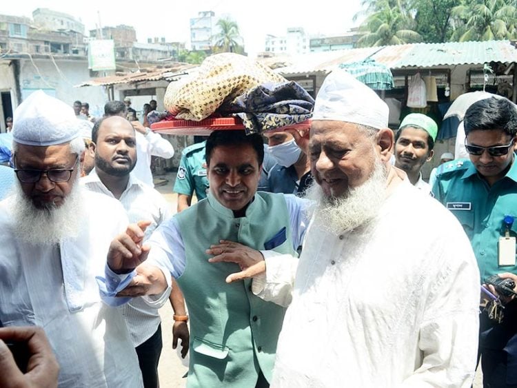 শাহ আমানতের মাজারে ভারতের সহকারী হাইকমিশনার