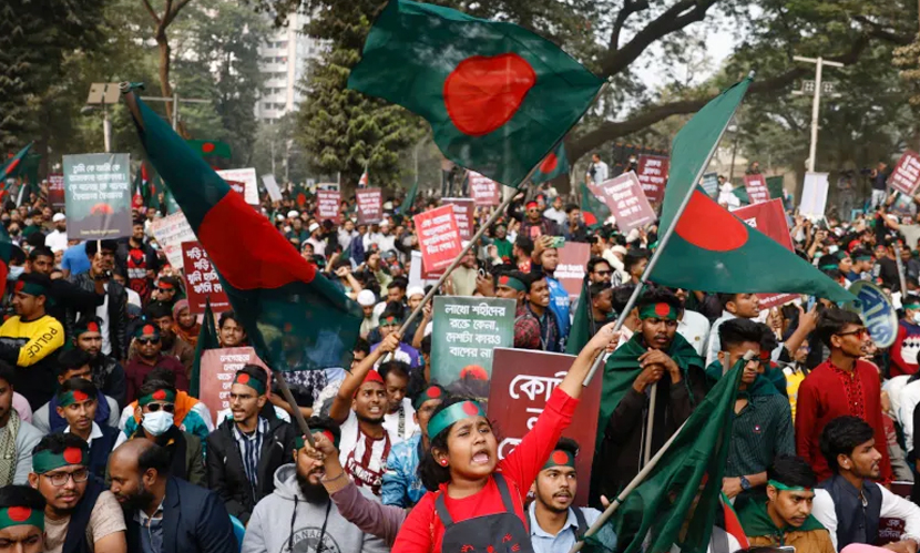 আ.লীগে বিভাজন, নেতাদের থেকে বিচ্ছিন্ন কর্মীরা