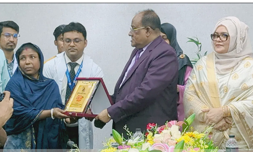 পরিচ্ছন্নতা কর্মী পুষ্প রানীর রাজকীয় বিদায়