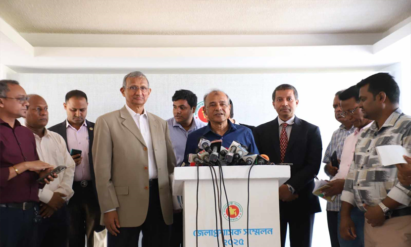 দুর্নীতি কমাতে ডিসিদের সহযোগিতা চেয়েছেন স্বরাষ্ট্র উপদেষ্টা